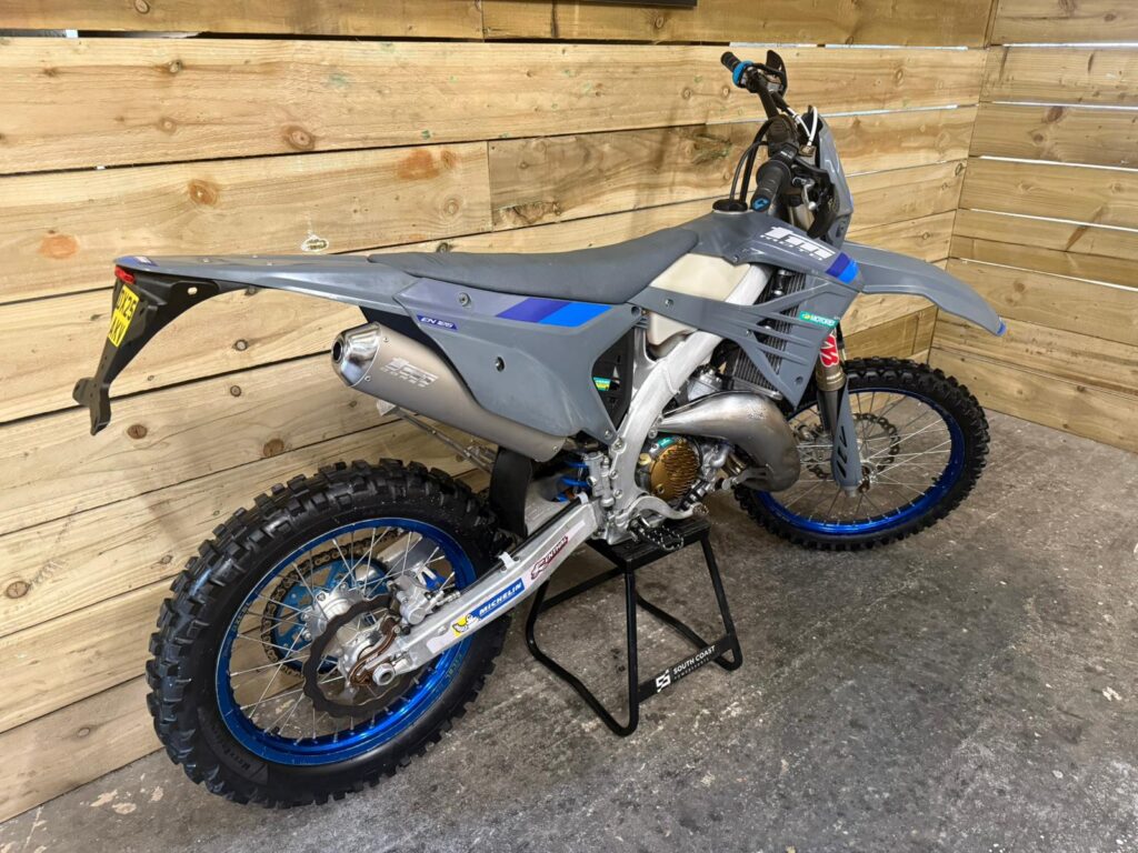 TM 125 EN FI 2025